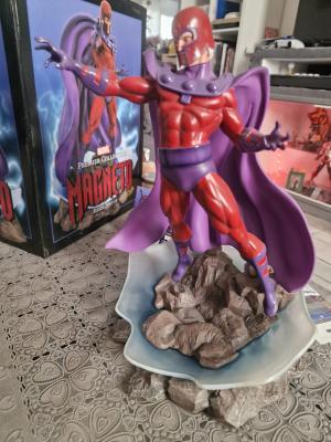 MAGNETO COMICS VERSION |DIAMOND SELECT